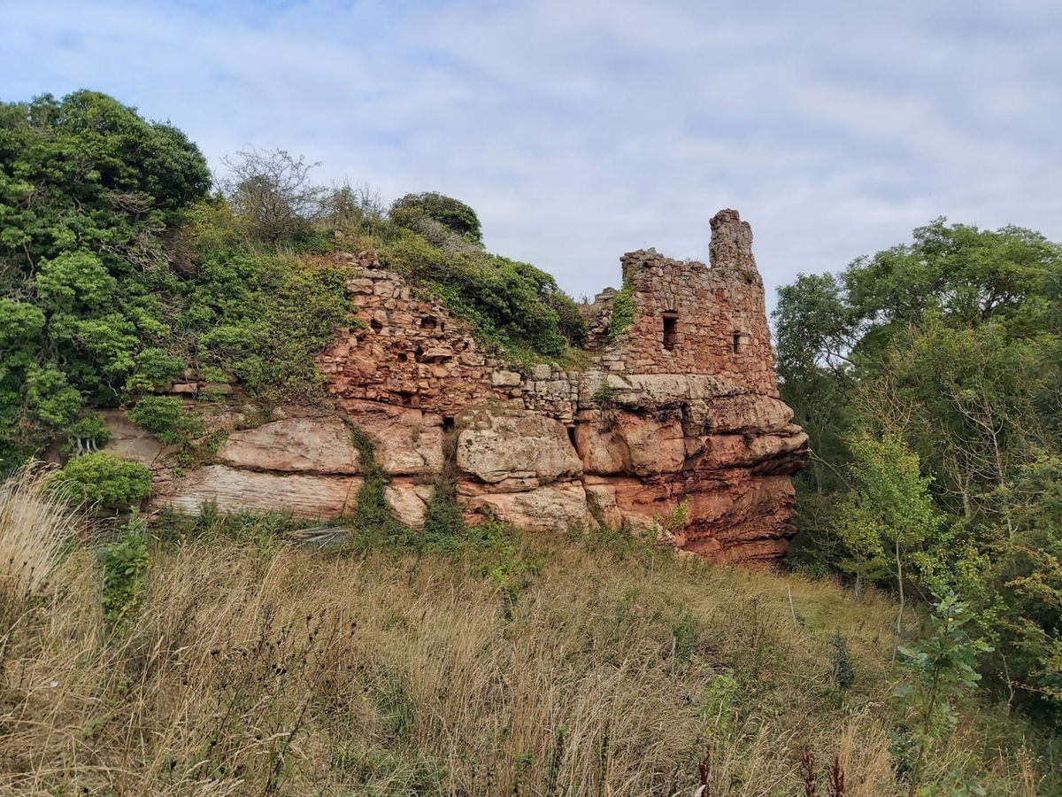 Innerwick Castle In Dunbar - Fabulous North