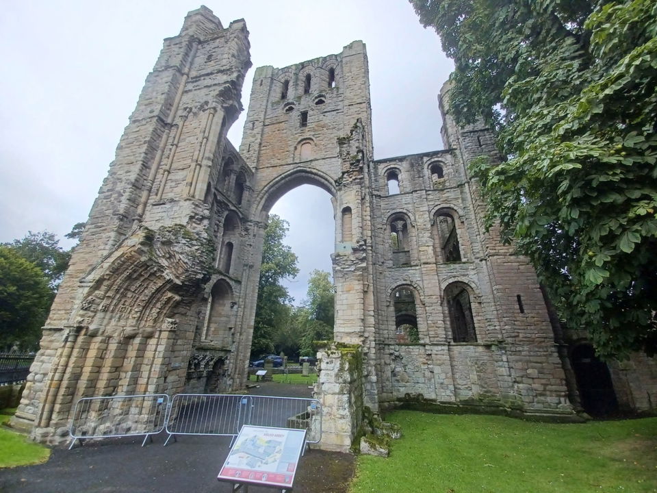 Kelso Abbey In Kelso - Fabulous North