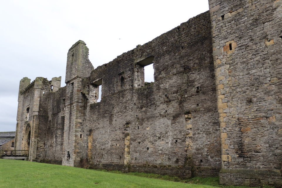 Middleham Castle In Leyburn - Fabulous North