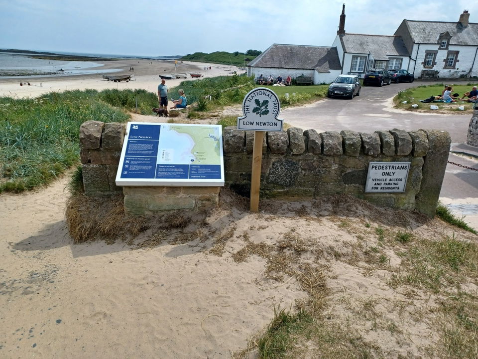 Walk From Beadnell Bay To Low Newton - Fabulous North