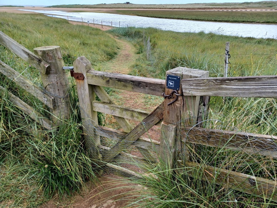 Walk From Beadnell Bay To Low Newton - Fabulous North